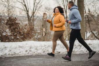 4 Snow & Cold Weather Workouts You Can Do Today | MomsWhoSave.com
