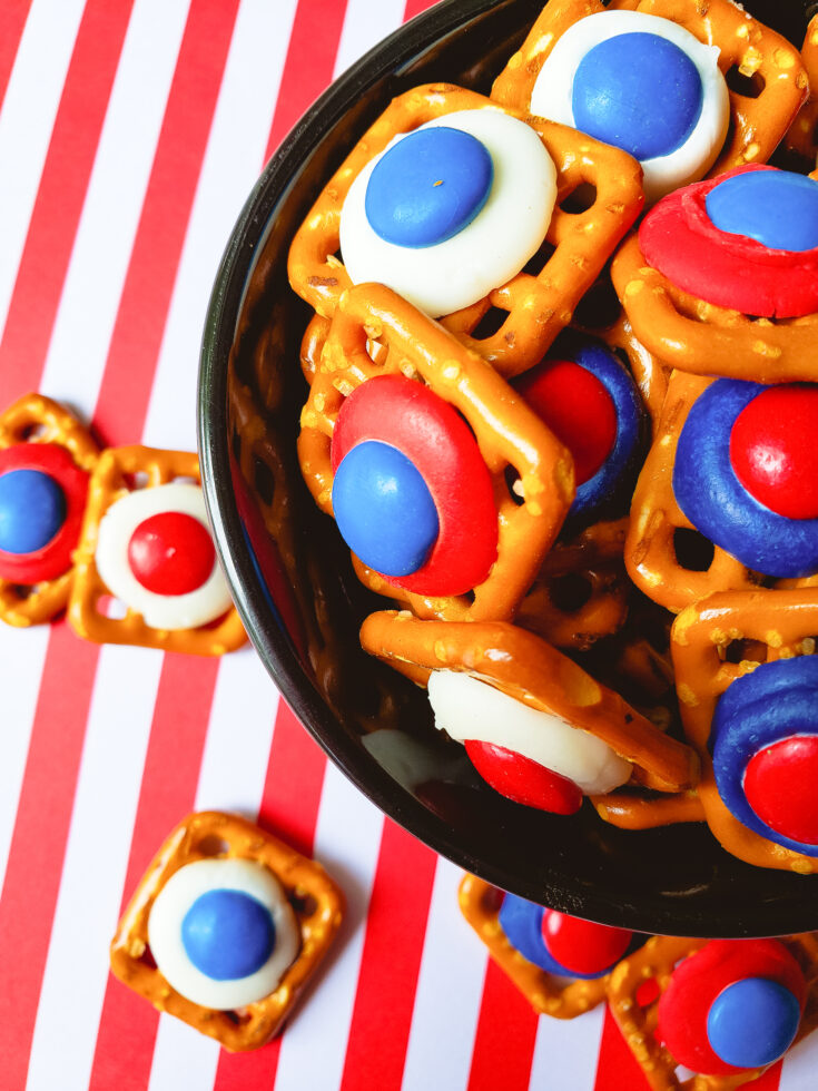 Make These Easy Patriotic-Themed Snacks: Red, White, And Blue Pretzel ...