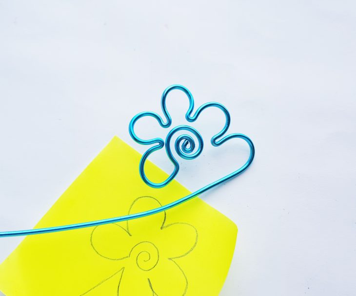 Flower Bookmarks: An Easy Aluminum Wire Craft | MomsWhoSave.com