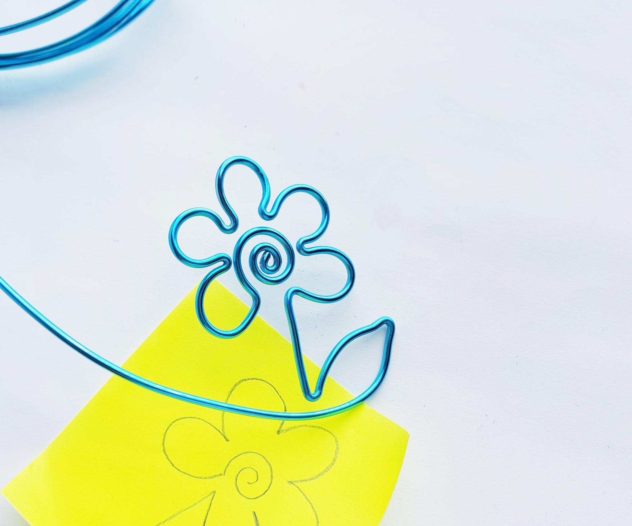 Flower Bookmarks: An Easy Aluminum Wire Craft | MomsWhoSave.com