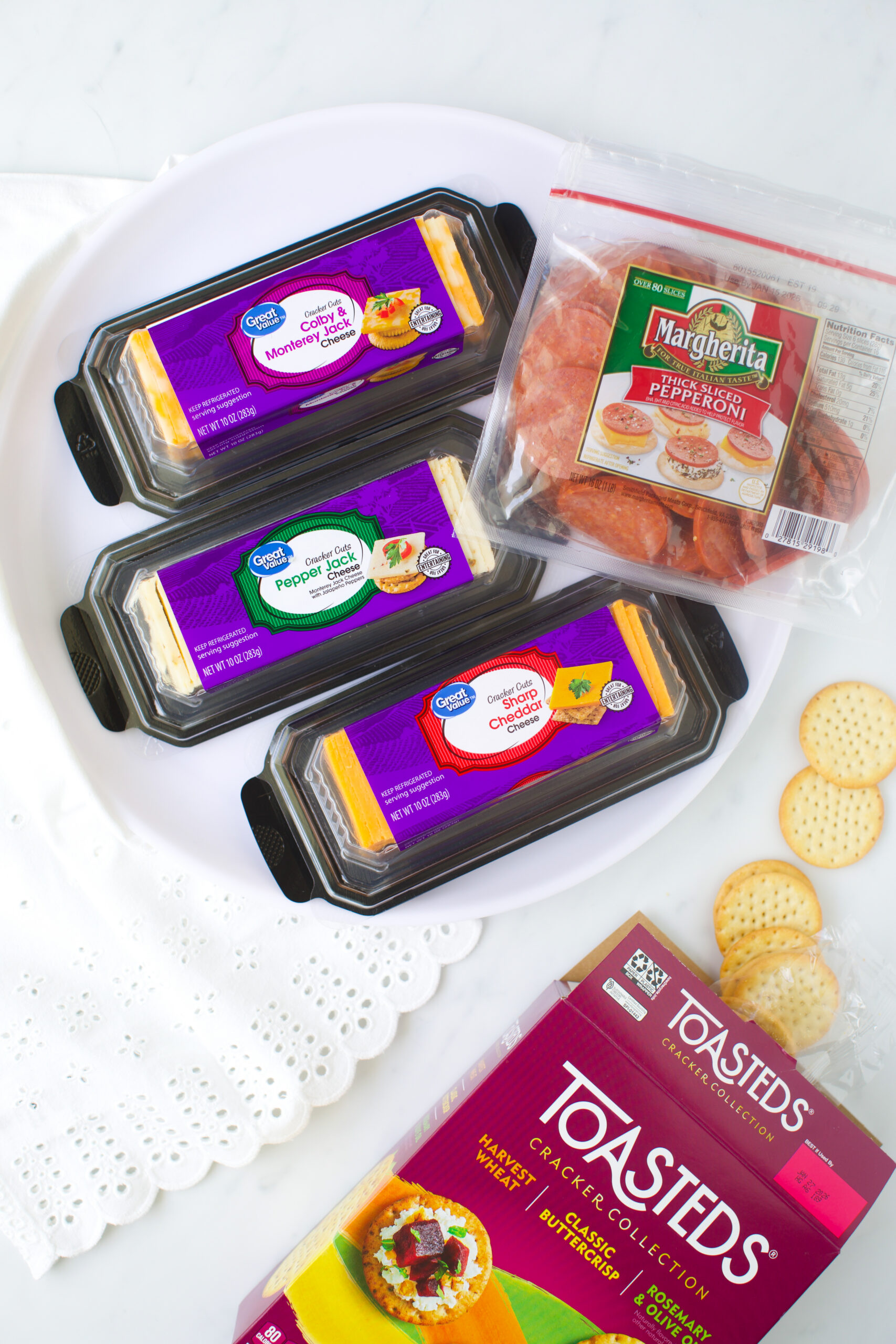 Wow Your Thanksgiving Guests With This Fun "Turkey" Meat & Cheese Tray ...