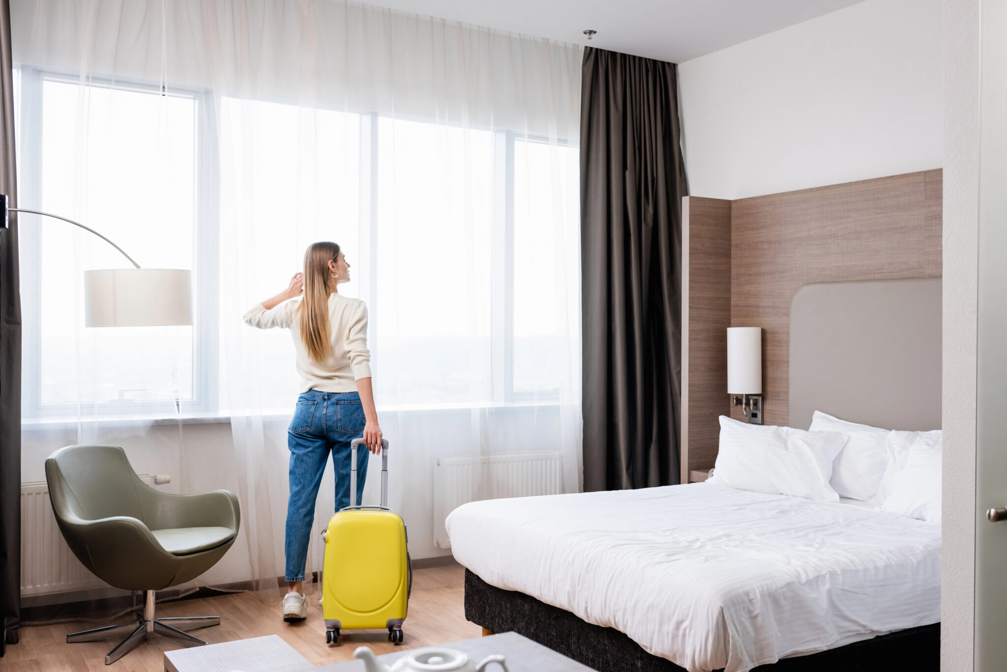 Your Hotel Room Checklist: 7 Quick Things To Do As Soon As You Check In ...